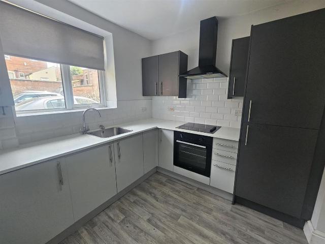Mansfield Road, Nottingham NG5, 2 bed flat to rent, £1,150 pcm | PrimeLocation