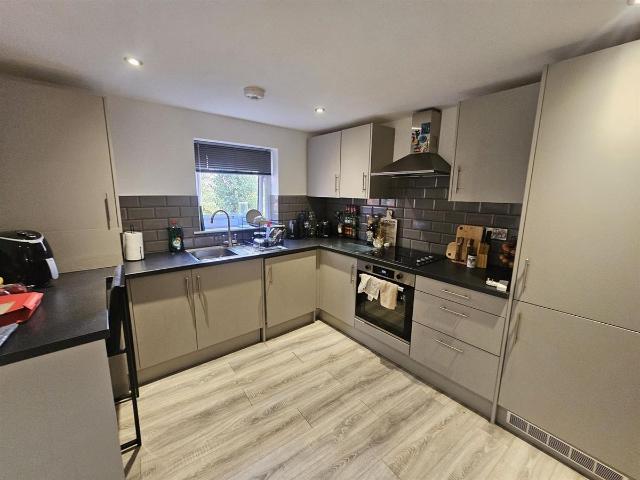 Mansfield Road, Nottingham NG5, 2 bed shared accommodation to rent, £1,300 pcm | PrimeLocation