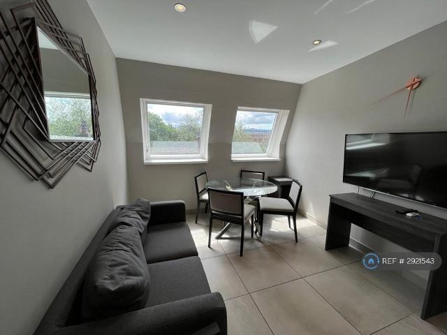 Mansio Residence, Leeds, LS1 2 bed flat to rent £1,650 pcm £381 pw