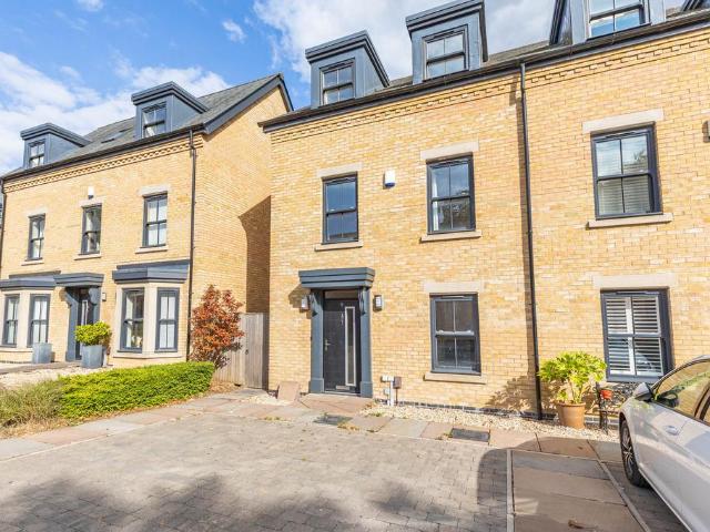 Mansion Gate Court, Mansion Gate. 3 bed semi detached house to rent £2,100 pcm £485 pw
