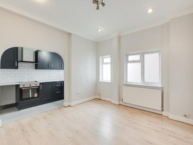 Manstone Road, Cricklewood NW2, 1 bed flat to rent, £1,582 pcm | PrimeLocation