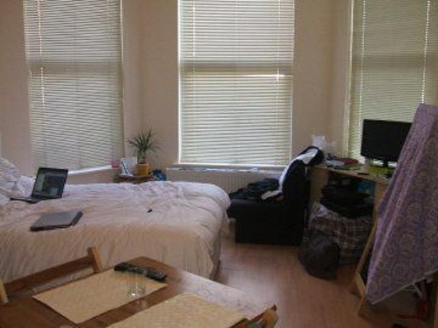 Manstone Road, Kilburn NW2, Studio to rent, £1,300 pcm | PrimeLocation