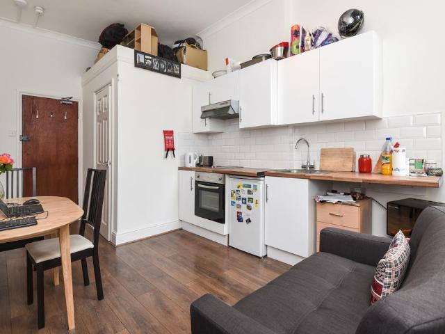 Manstone Road, London, NW2 1 bed flat to rent £1,582 pcm £365 pw