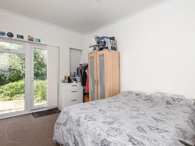 Manstone Road, London, NW2