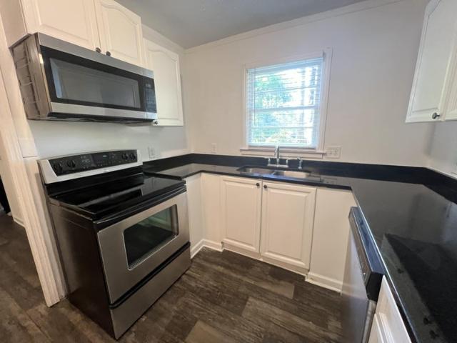 Mableton House with Dining area. Newlyrenovated &