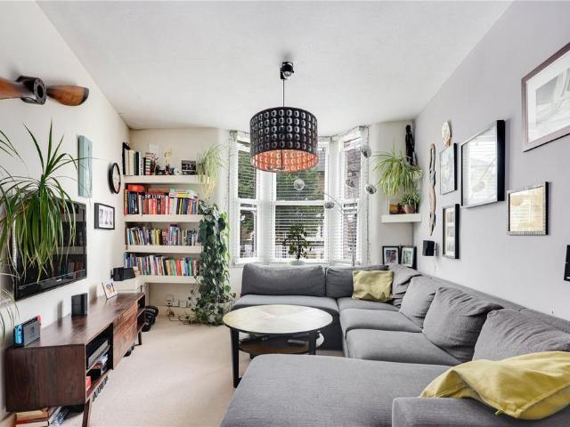 Mabley Street, Hackney, London, E9 2 bed flat to rent £2,600 pcm £600 pw