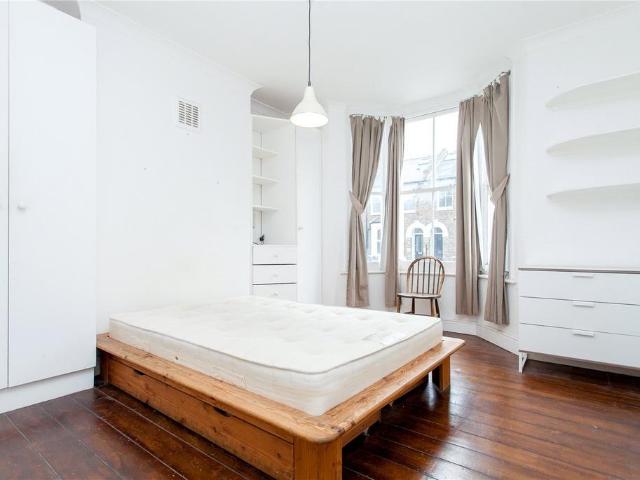 Mabley Street, London, E9 2 bed apartment to rent £2,200 pcm £508 pw