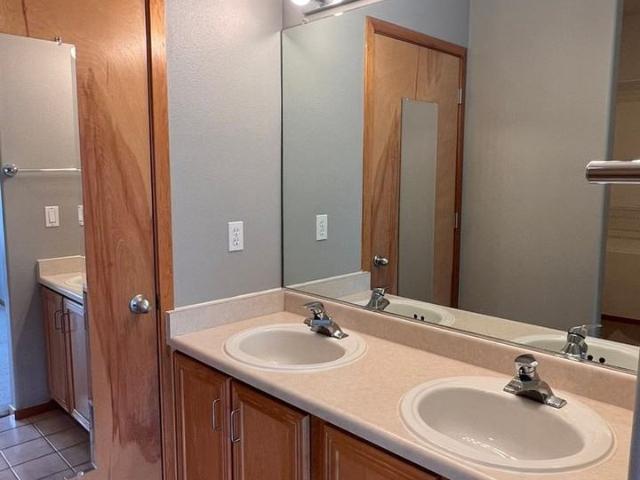 Macadam Village 2 Bedroom Apartment for Rent at 626 S Nevada St, Portland, OR 97219 Corbet Terwilliger Lair Hill