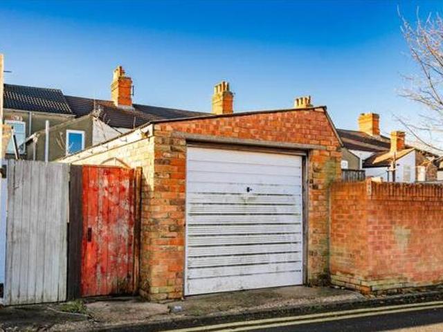 Macaulay Street, Grimsby, Detached House For