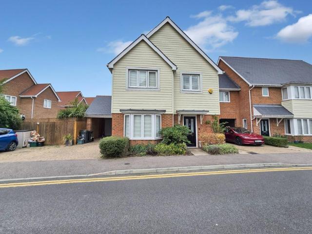 Maccowan Avenue, Snodland ME6 4 bed detached house to rent £2,250 pcm £519 pw