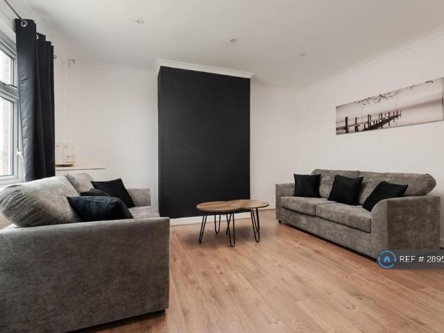 Macdonald Avenue, Bolton, BL4 3 bed semi detached house to rent £2,400 pcm £554 pw