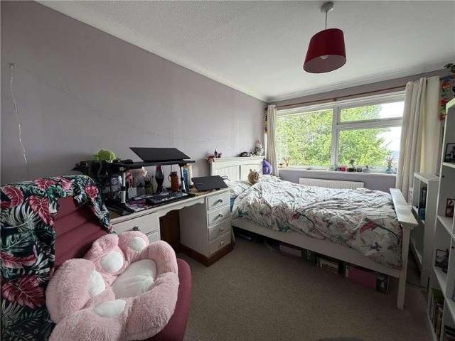 Macdonald Road, Farnham, Surrey, GU9