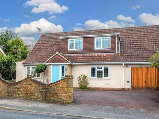 Macdonald Road, Lightwater, 4 Bedroom Detached