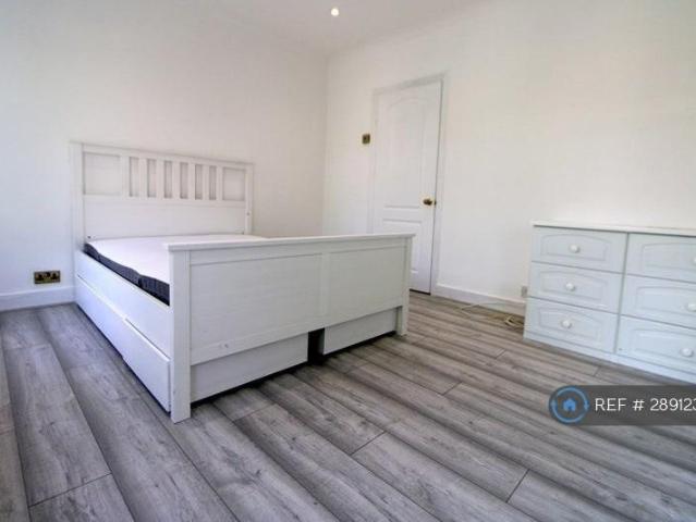 Macdonald Road, London, E17 3 bed terraced house to rent £2,395 pcm £553 pw
