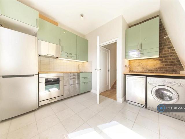 Macfarlane Road, London, W12 4 bed maisonette to rent £4,490 pcm £1,036 pw