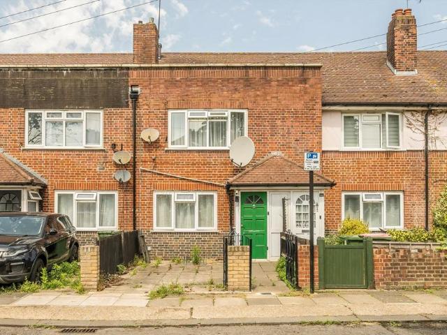 Macgregor Road, London E16 2 bed flat to rent £1,900 pcm £438 pw