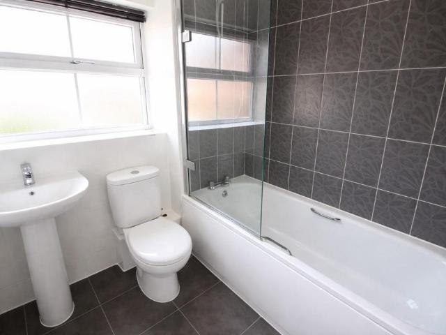 Macintyre Place, Fleet GU52 3 bed detached house to rent £2,100 pcm £485 pw