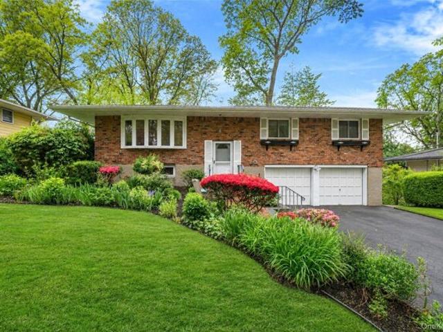 Mackay Dr, Hauppauge, Home For Sale
