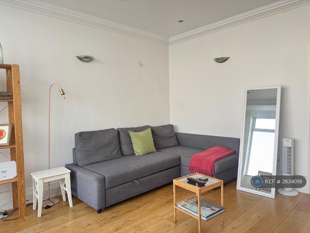 Mackenzie Road, London, N7 1 bed flat to rent £2,050 pcm £473 pw