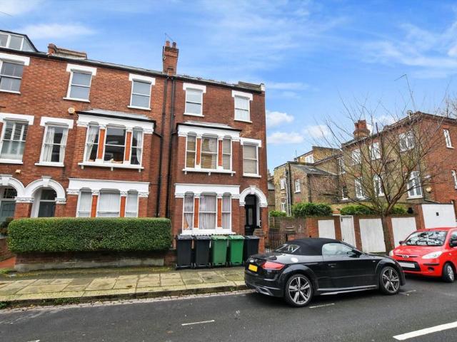 Mackeson Road, London NW3 2 bed flat to rent £2,350 pcm £542 pw