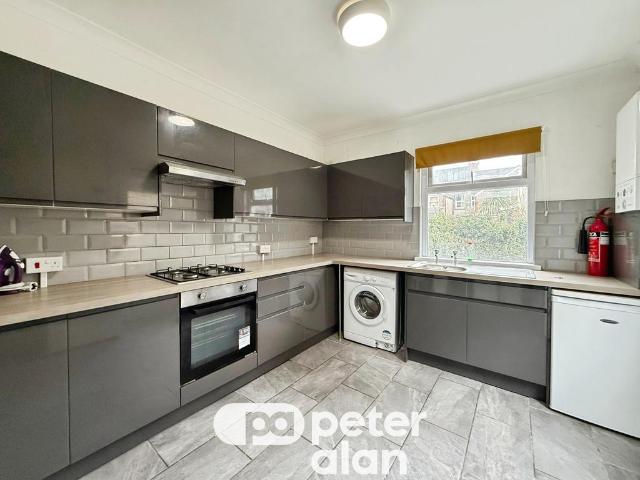 Mackintosh Place, CARDIFF, CF24 5 bed property to rent £2,750 pcm £635 pw