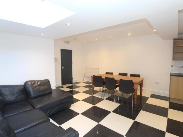 Mackintosh Place, Cardiff CF24 7 bed house to rent £4,375 pcm £1,010 pw