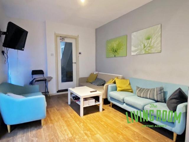 Mackintosh Place, Roath, Cardiff 8 bed house to rent £4,000 pcm £923 pw