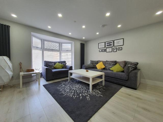 Mackintosh Place, Roath, Cardiff CF24, 2 bed flat to rent, £1,500 pcm | PrimeLocation