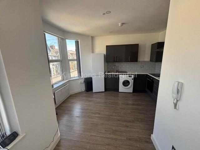Mackintosh Place, Roath, Cardiff CF24, 2 bed flat to rent, £1,025 pcm | PrimeLocation