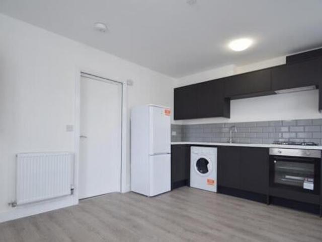 Mackintosh Place, Roath, 2 Bedroom Flat