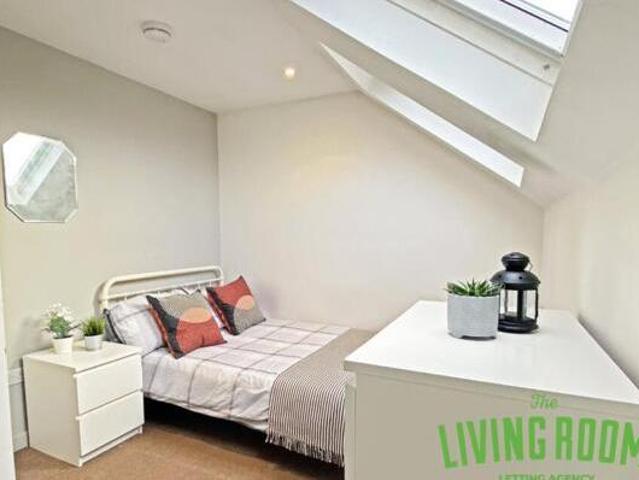 Mackintosh Place, Roath, 8 Bedroom House