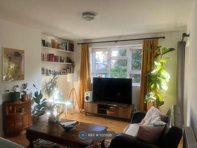 Mackie Road, London SW2, 3 bed flat to rent, £2,700 pcm | PrimeLocation