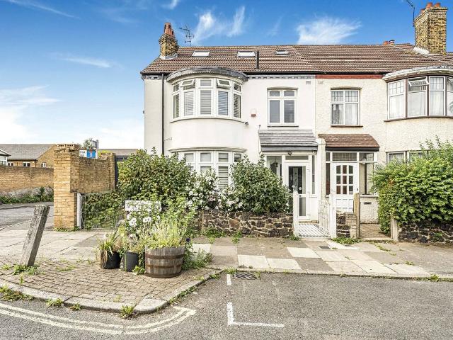 Mackie Road, London SW2, 3 bed flat to rent, £3,200 pcm | PrimeLocation