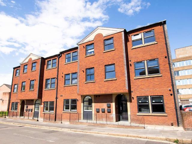 Macklin Street En suite Room 2