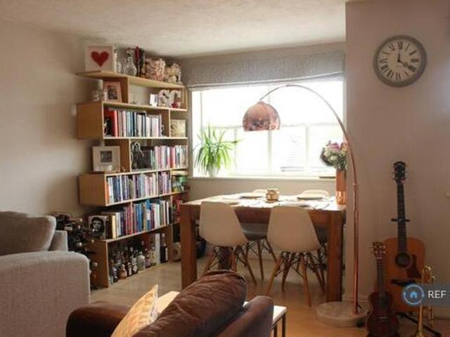 Macmillan Way, London, 2 Bedroom Flat