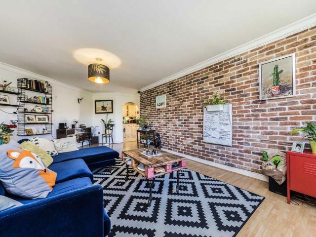 Macmillan Way, London SW17 2 bed flat to rent £2,300 pcm £531 pw