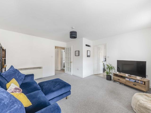 Macmillan Way, Tooting SW17, 2 bed flat to rent, £2,300 pcm | PrimeLocation