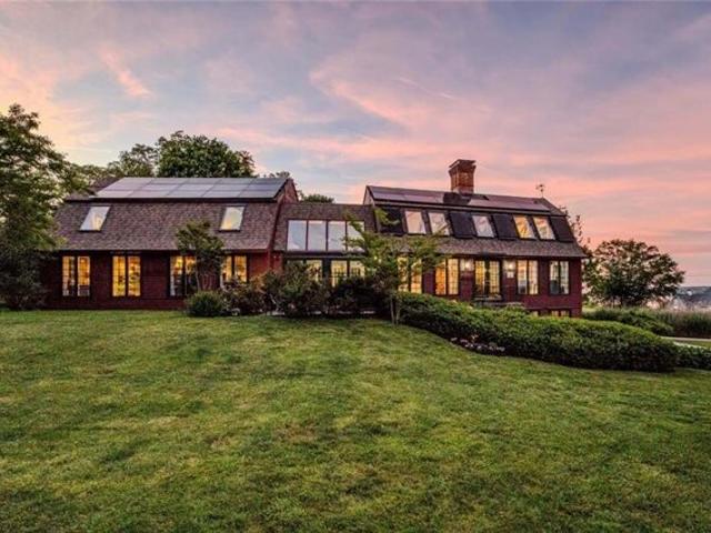 Macomber Ln, Portsmouth, Home For Sale