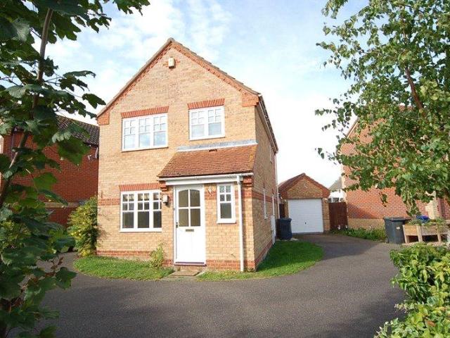 Macpherson Robertson Way, Mildenhall. 3 bed detached house to rent £1,385 pcm £320 pw