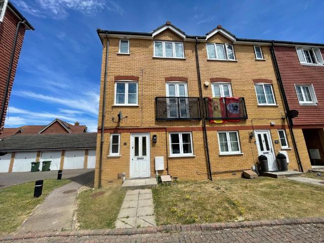 Macquarie Quay, Eastbourne BN23 4 bed townhouse to rent £1,475 pcm £340 pw