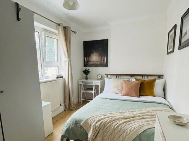 Macroom Road, London W9, Room to rent, £980 pcm | PrimeLocation