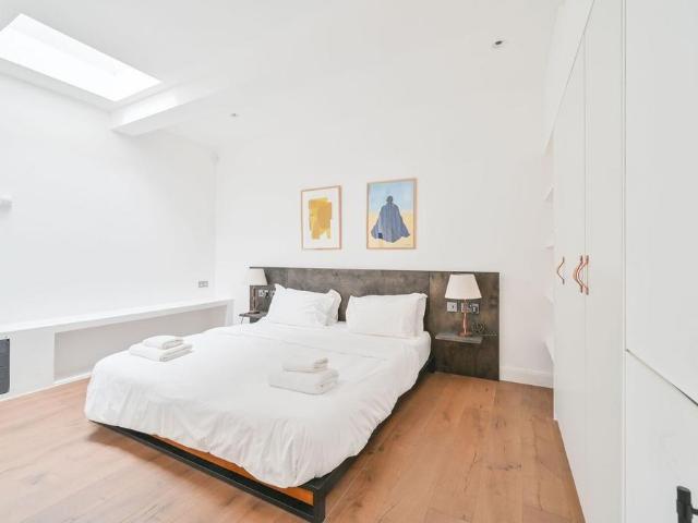 Macroom Road, Maida Hill, London, W9 1 bed flat to rent £2,384 pcm £550 pw