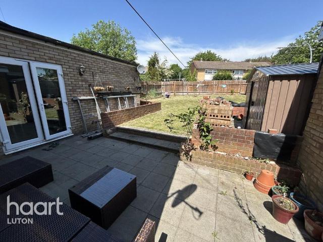 Made Feld, STEVENAGE 4 bed end of terrace house to rent £2,300 pcm £531 pw