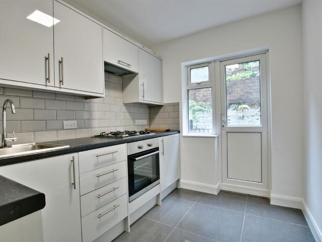 Madeira Avenue, Bromley, Kent BR1, 2 bed flat to rent, £1,550 pcm | PrimeLocation