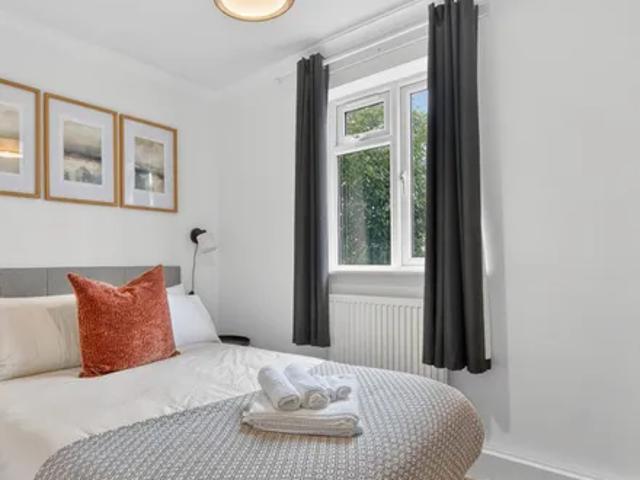 Madeira Avenue, Bromley Park, London, BR1 4BG, United Kingdom | 2 bed apartment for rent #164978511 | Rentberry