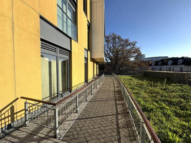 Madeira Road, Bournemouth BH1, 1 bed flat to rent, £1,000 pcm | PrimeLocation