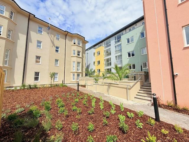 Madeira Road, Weston Super Mare BS23, 2 bed flat to rent, £1,050 pcm | PrimeLocation