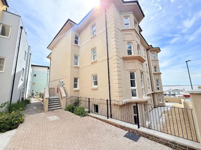Madeira Road, Weston Super Mare BS23, 2 bed flat to rent, £1,100 pcm | PrimeLocation