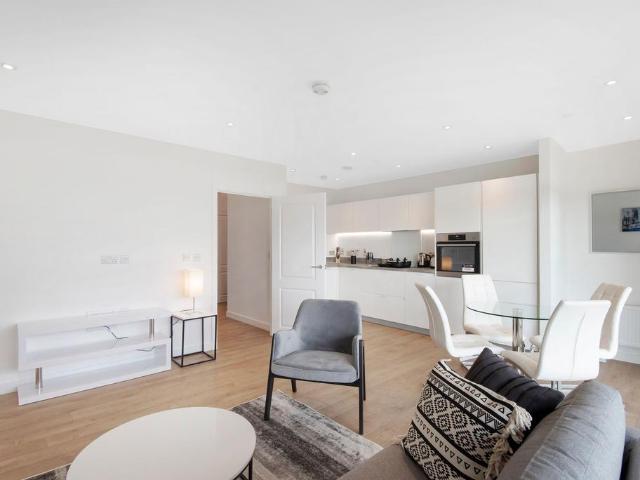 Madeira Street, Chorley Court, E14 2 bed property to rent £2,300 pcm £531 pw