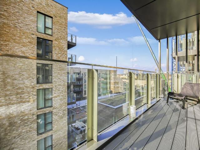 Madeira Street, London E14, 2 bed flat to rent, £2,500 pcm | PrimeLocation